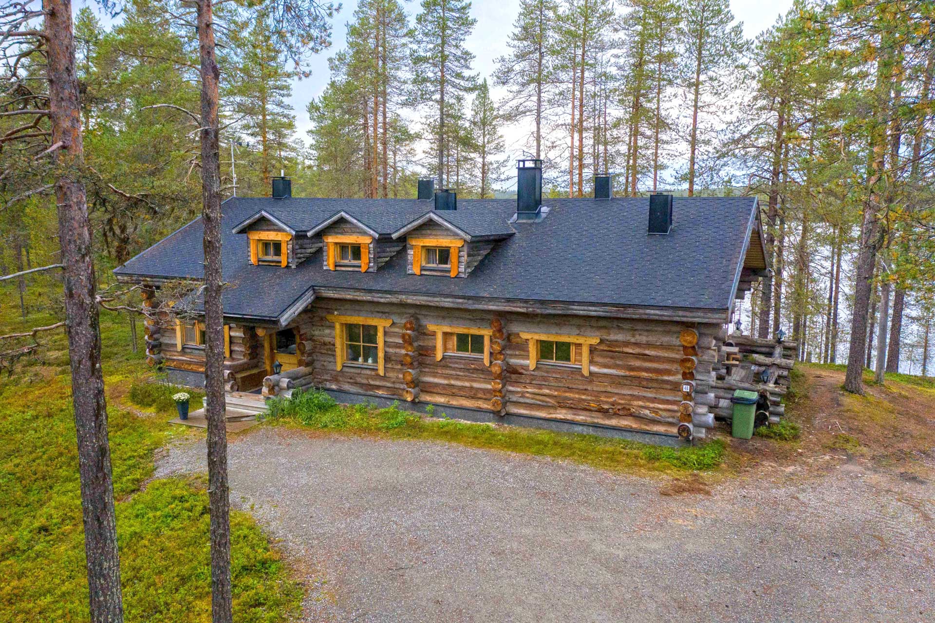 Singer rustic cottage is ideal for larger groups in Lapland